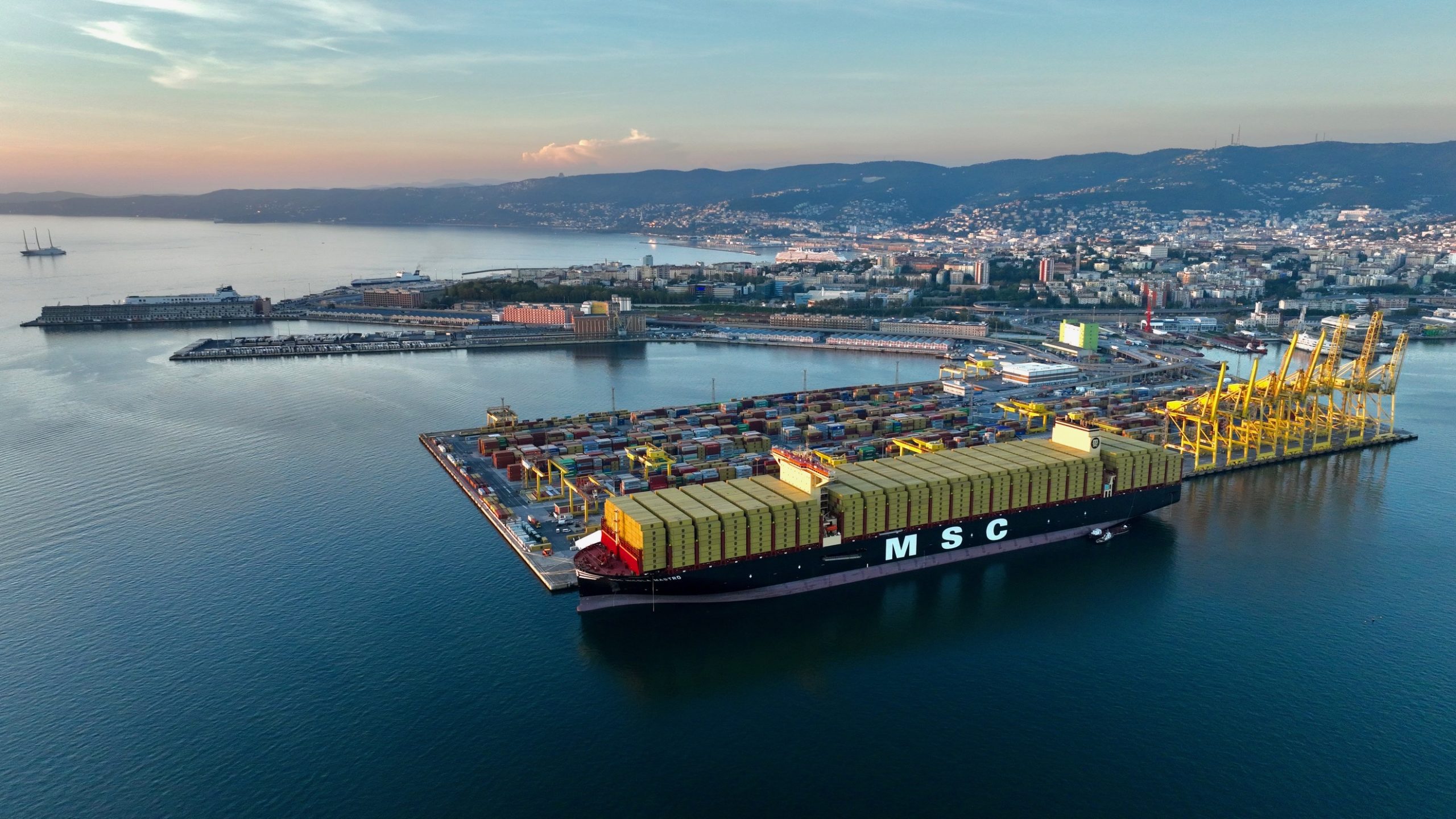 Battezzata a Trieste Marine Terminal la nave dei record - AdriaPorts Battezzata a Trieste Marine Terminal la nave dei record - AdriaPorts