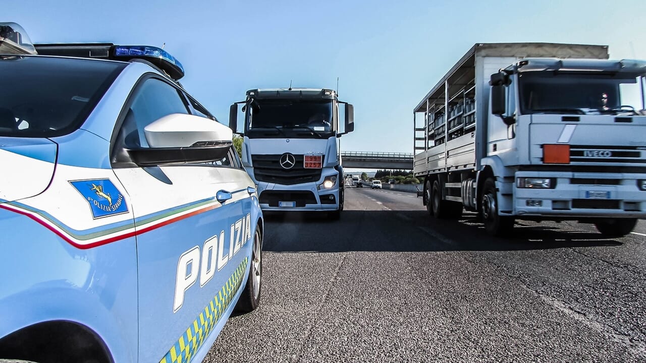 Highway police checks on A4 and A23: focus on freight transport ...