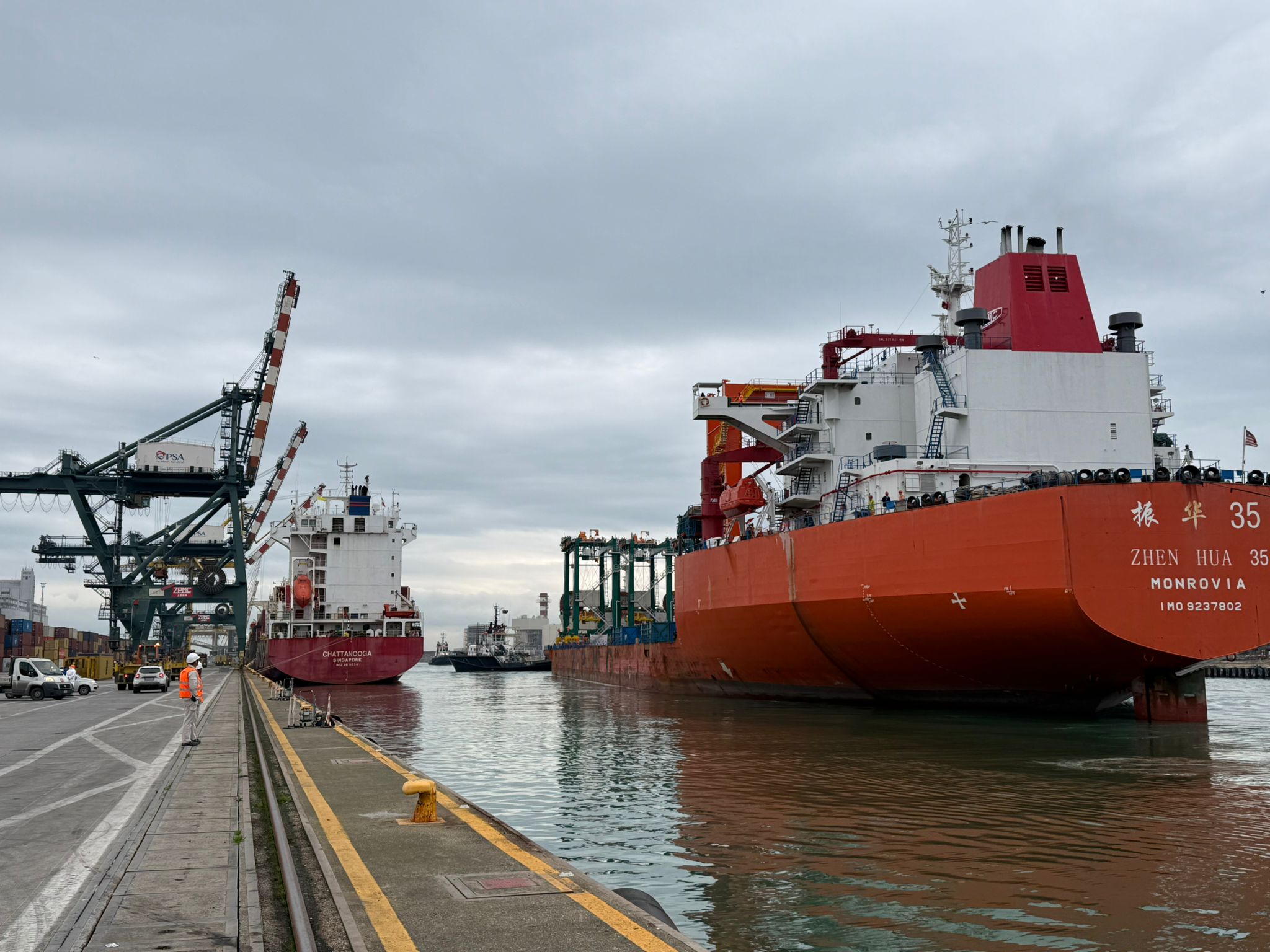 Cranes arrive at Porto Marghera for Venice Vecon - AdriaPorts
