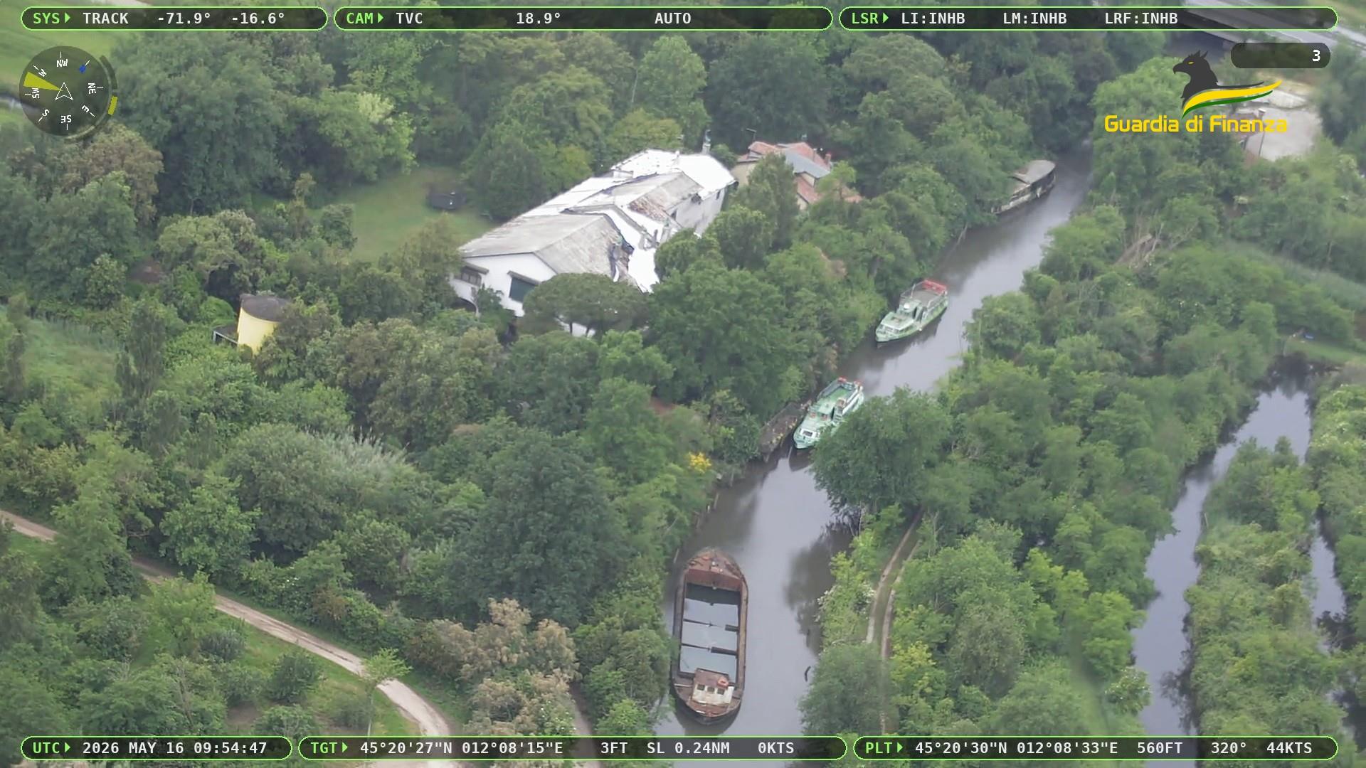 Venice, 157 tonnes of waste and two abandoned motor vessels seized ...